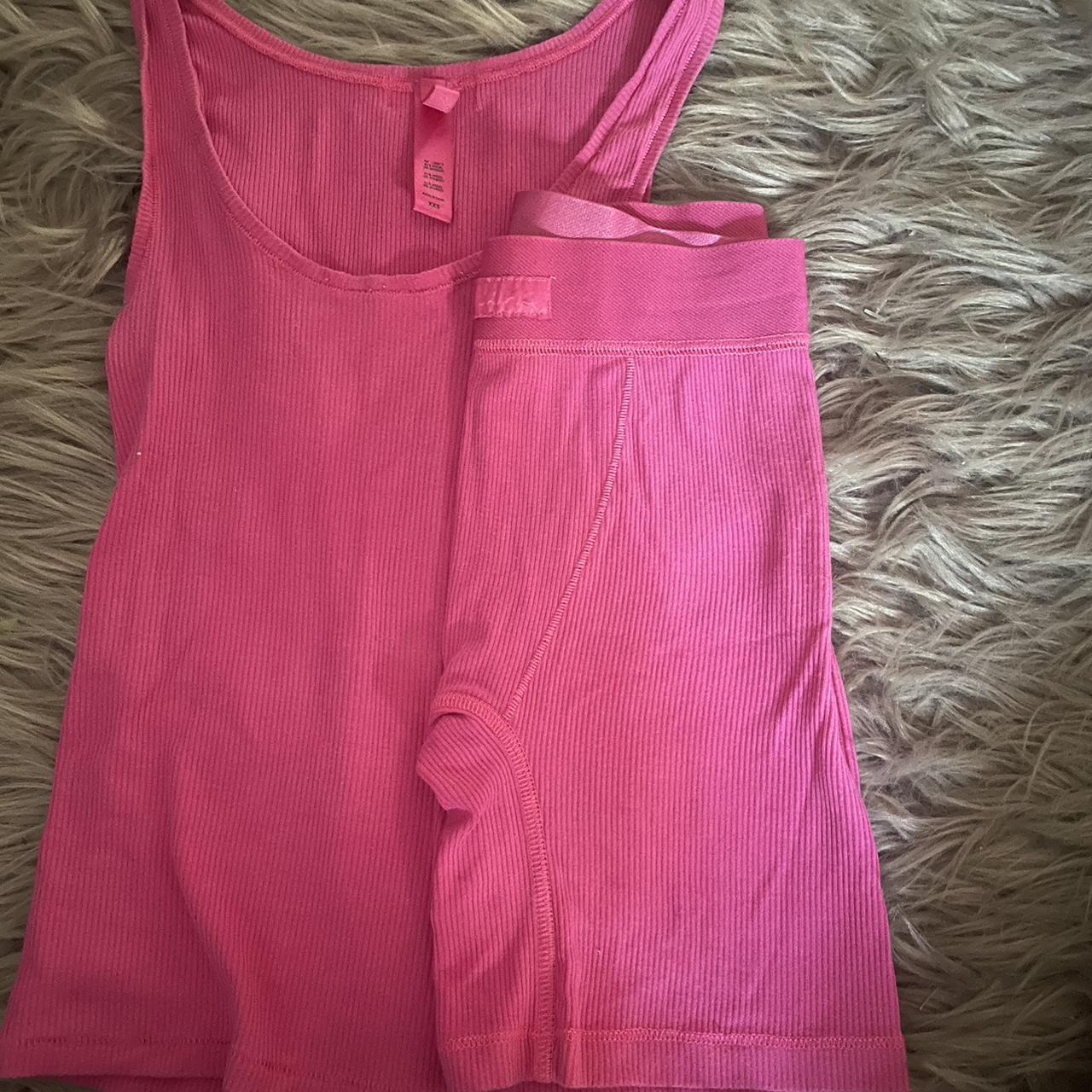 hot pink skims set size xxs in top and bottom ive... - Depop