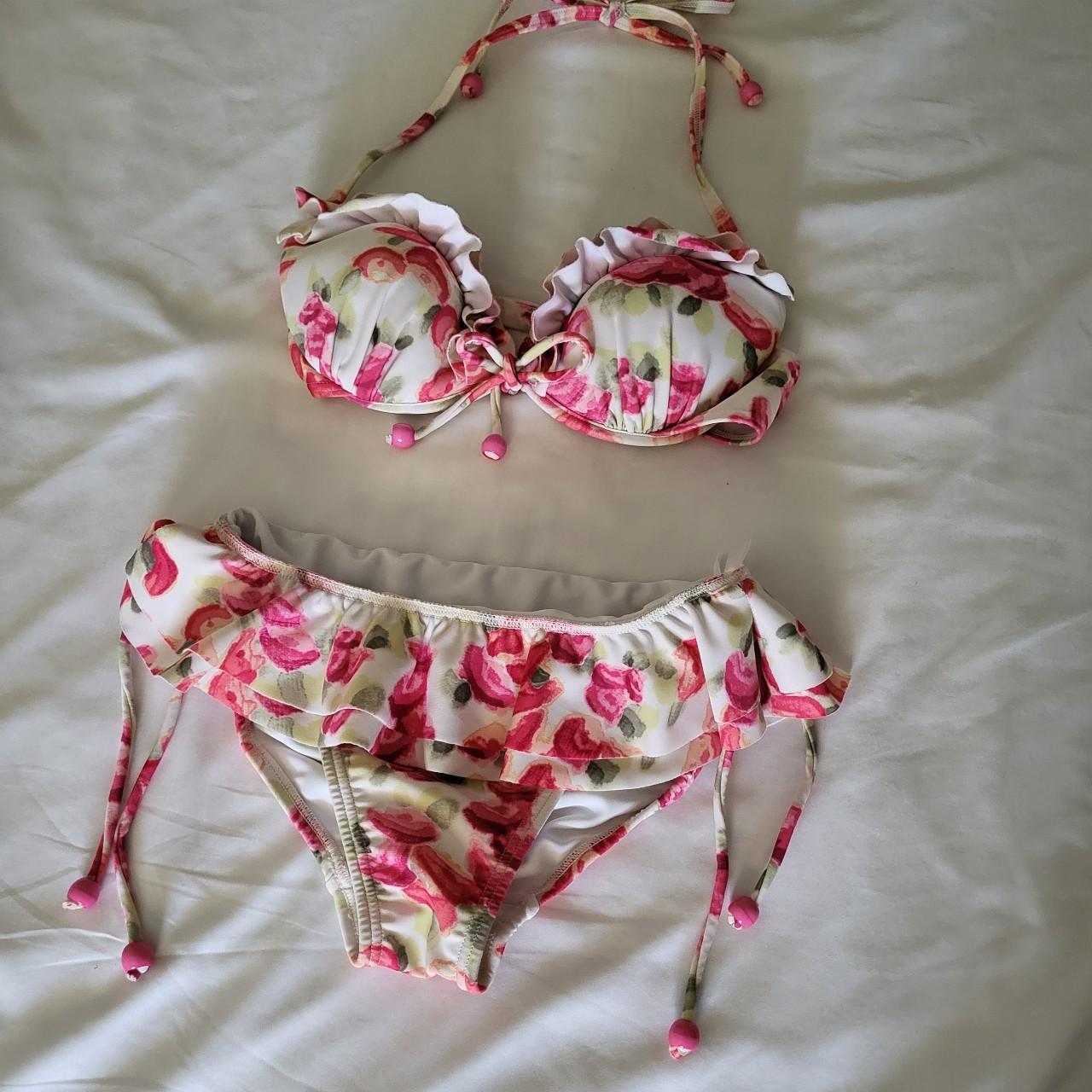 Shoujogirl 2-piece ruffled floral set with padded... - Depop