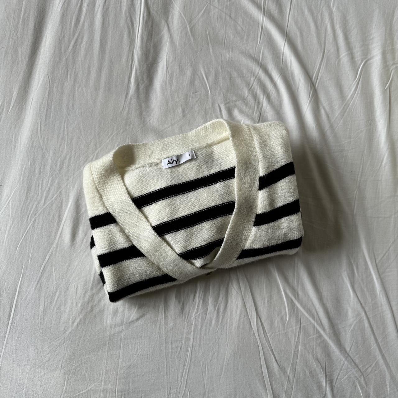 Ally Knit Size S, worn a few times in good condition - Depop