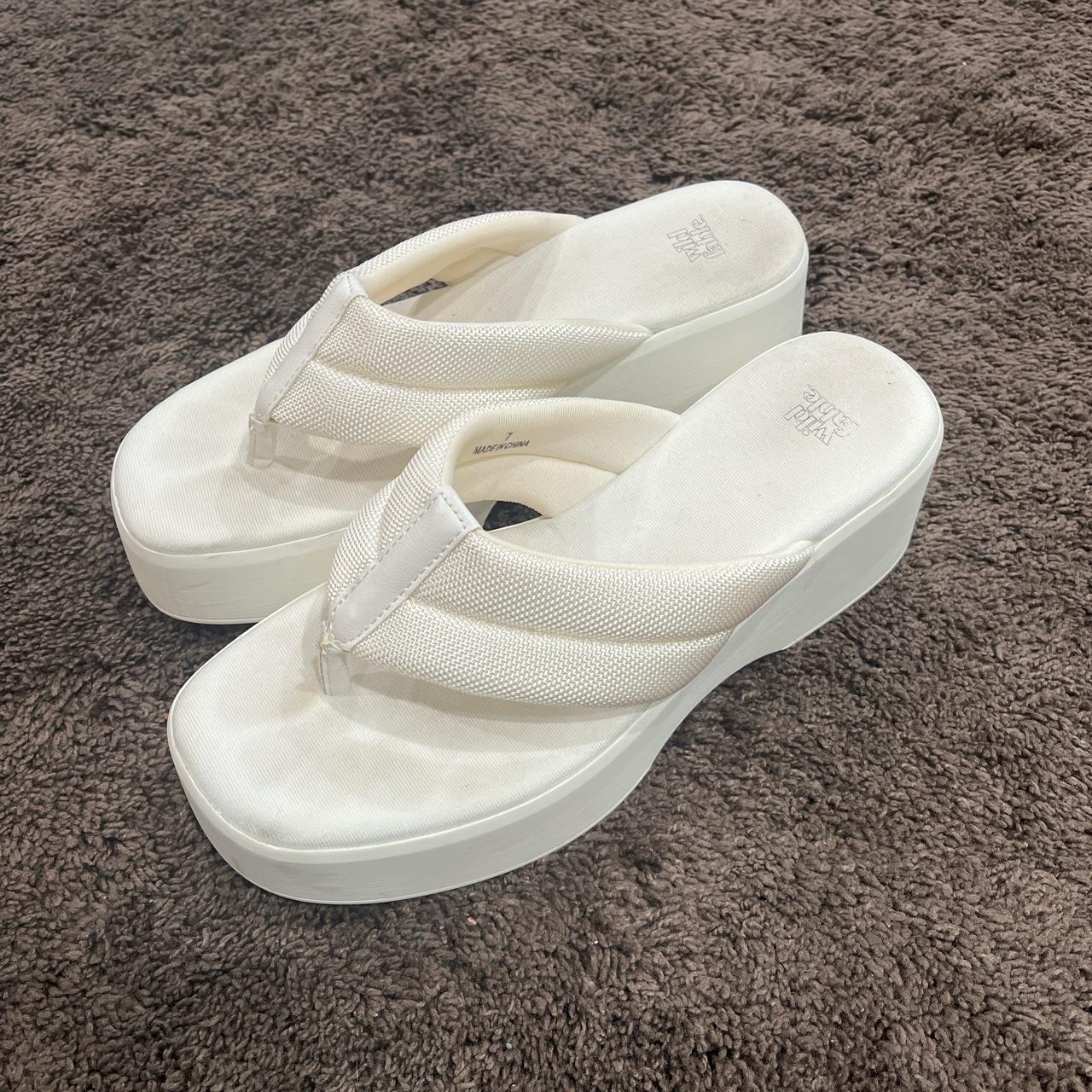 target flip flops super cute but have a few flaws... - Depop
