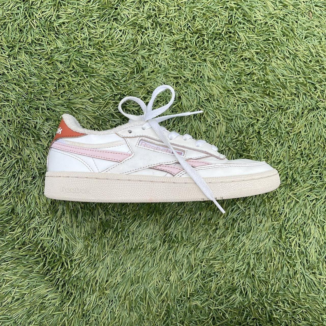 Reebok Women's White and Pink Trainers | Depop