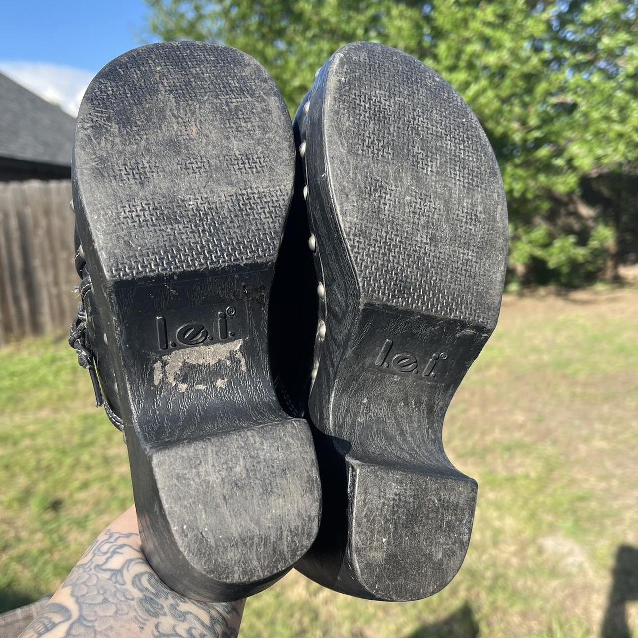 L.e.i. Women's Black and Silver Clogs | Depop