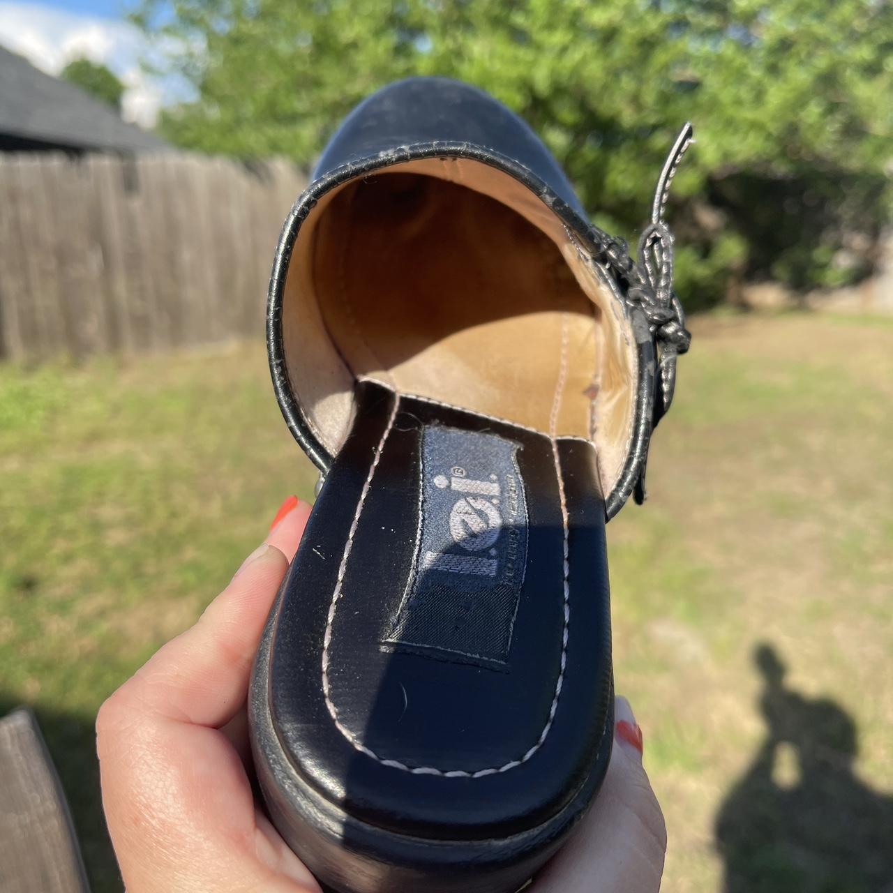 L.e.i. Women's Black and Silver Clogs | Depop