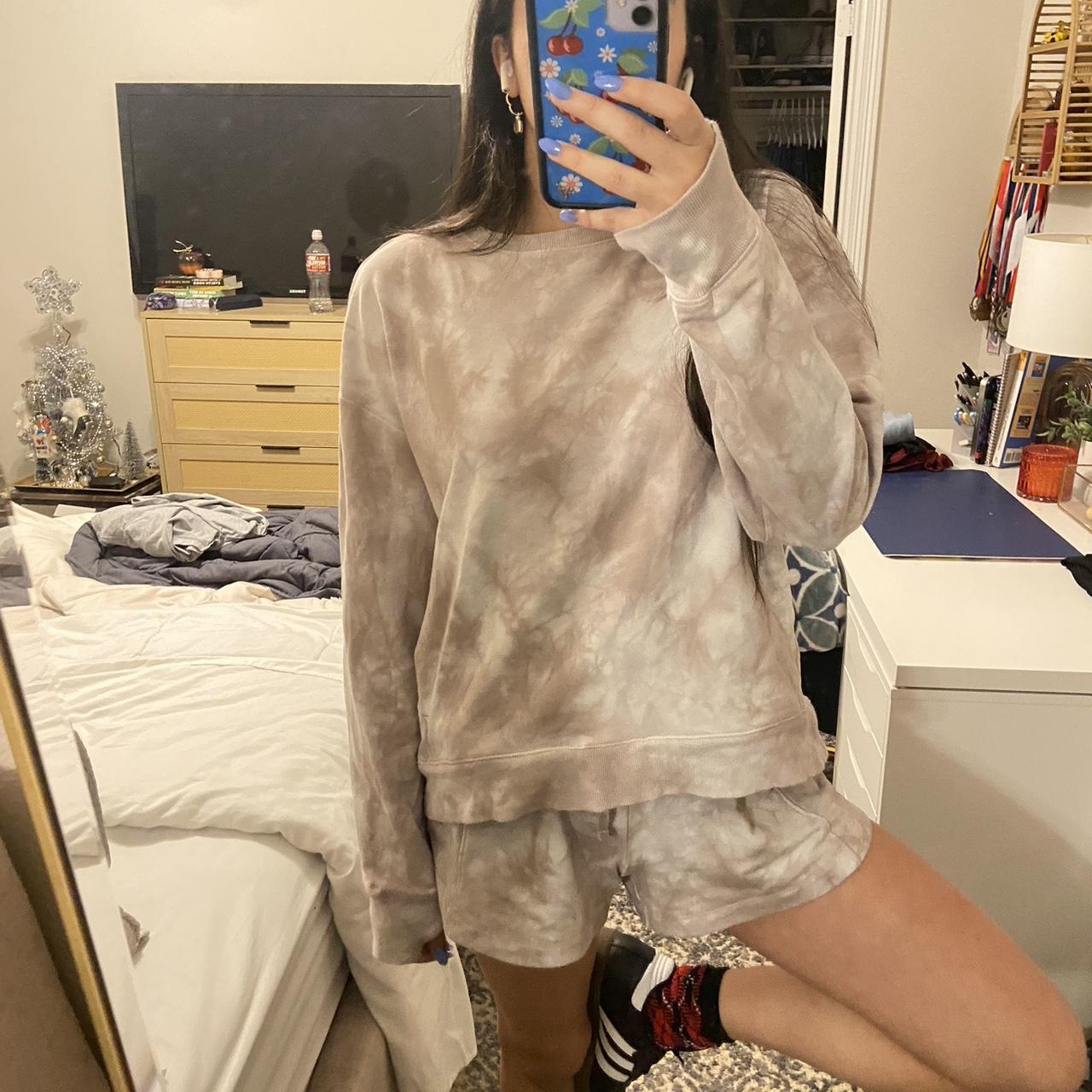 clean girl lounge set -never wore but so comfy -top:... - Depop