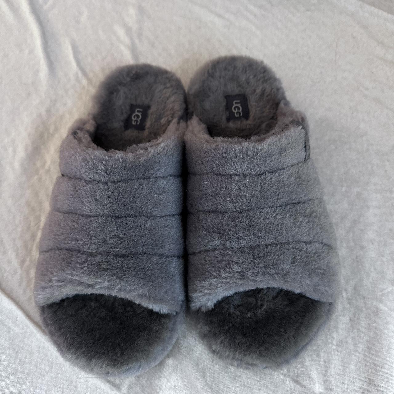 grey ugg slippas super soft and comfy size men’s 9 - Depop