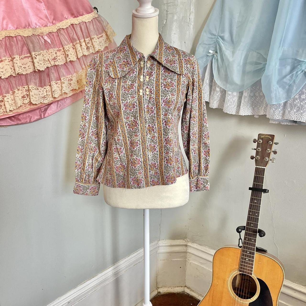 Adorable 70s vintage blouse with 3/4 zipper and... - Depop