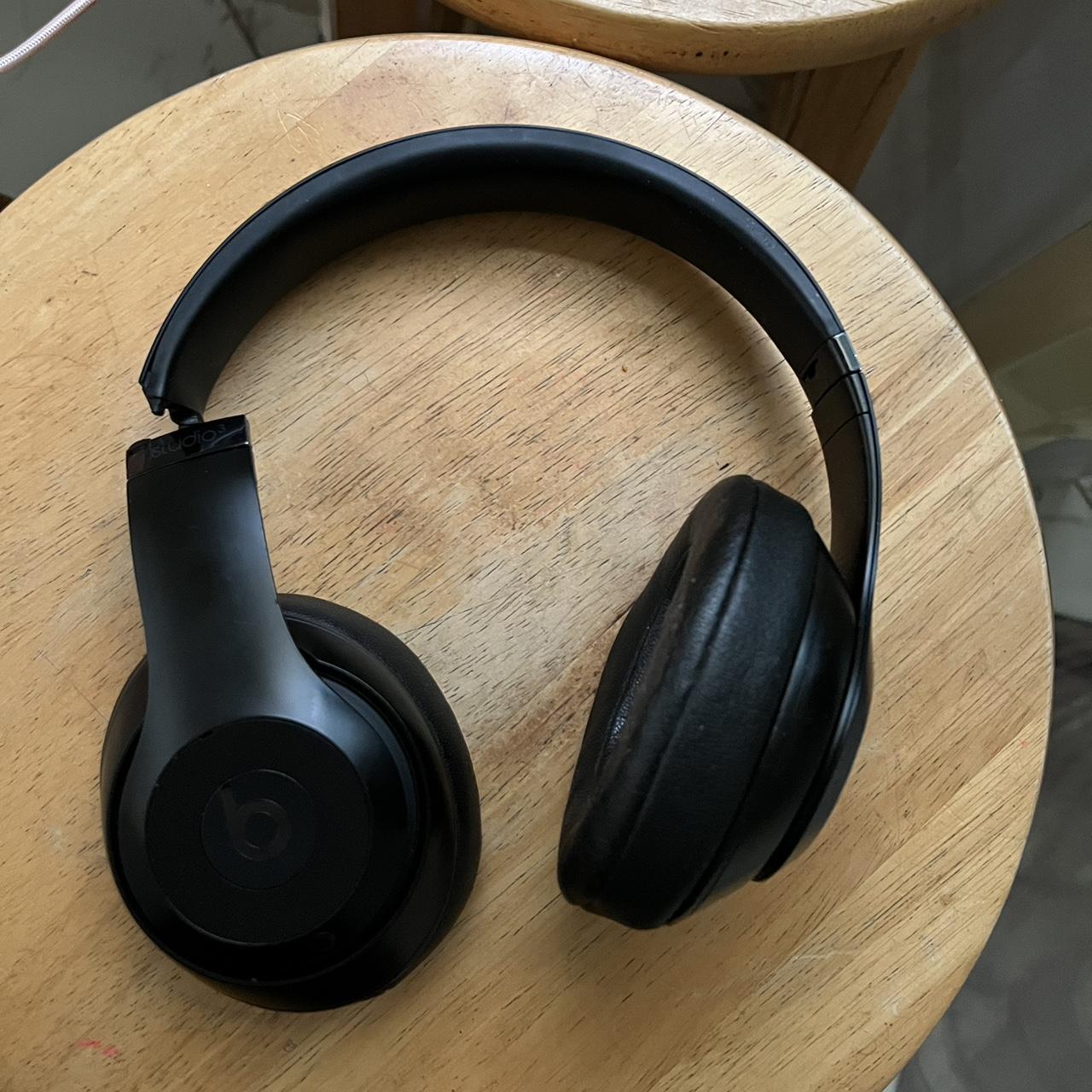 Broken beats lmao They still turn on and work... - Depop