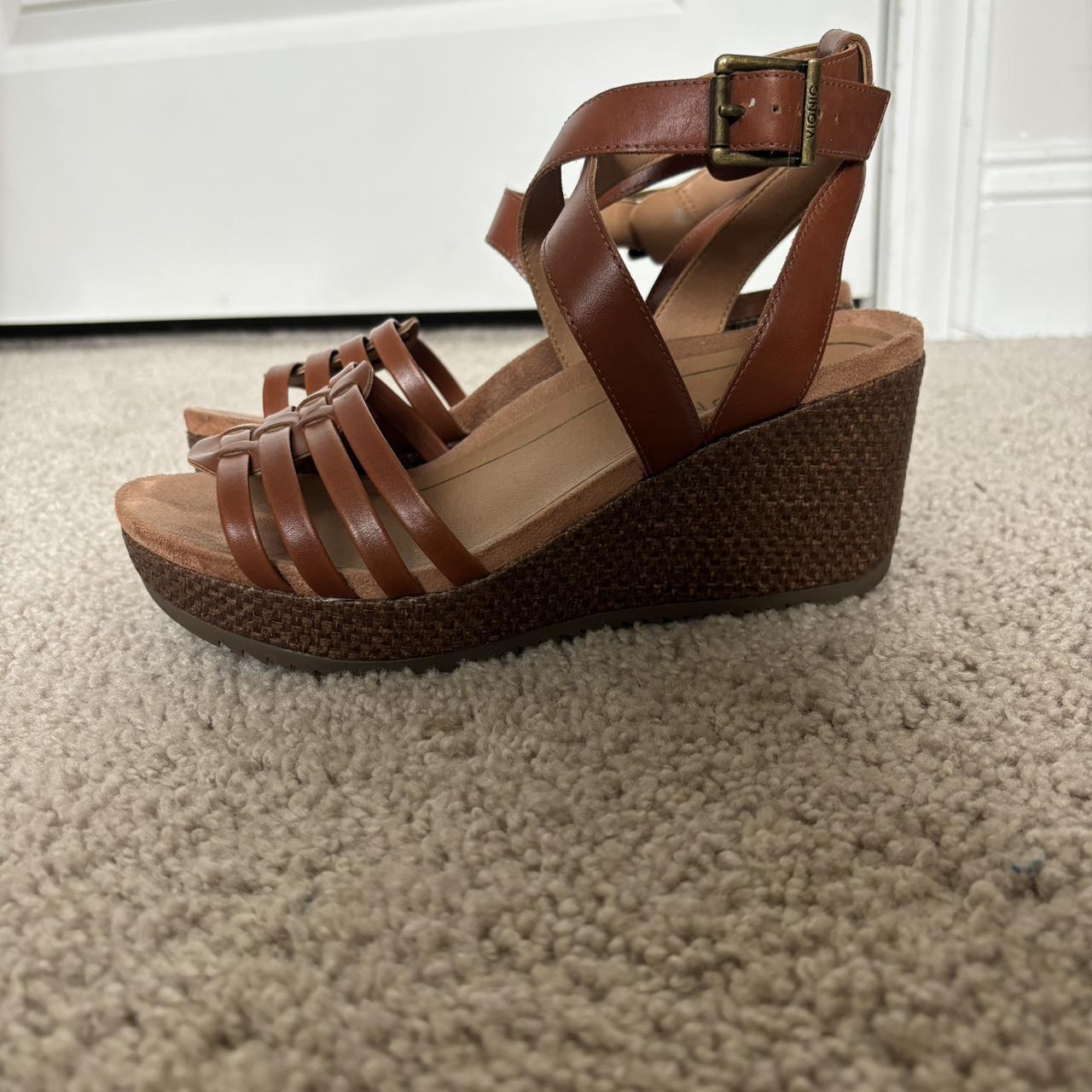 Vionic brown platform wedge sandals 👡 Super cute,... - Depop
