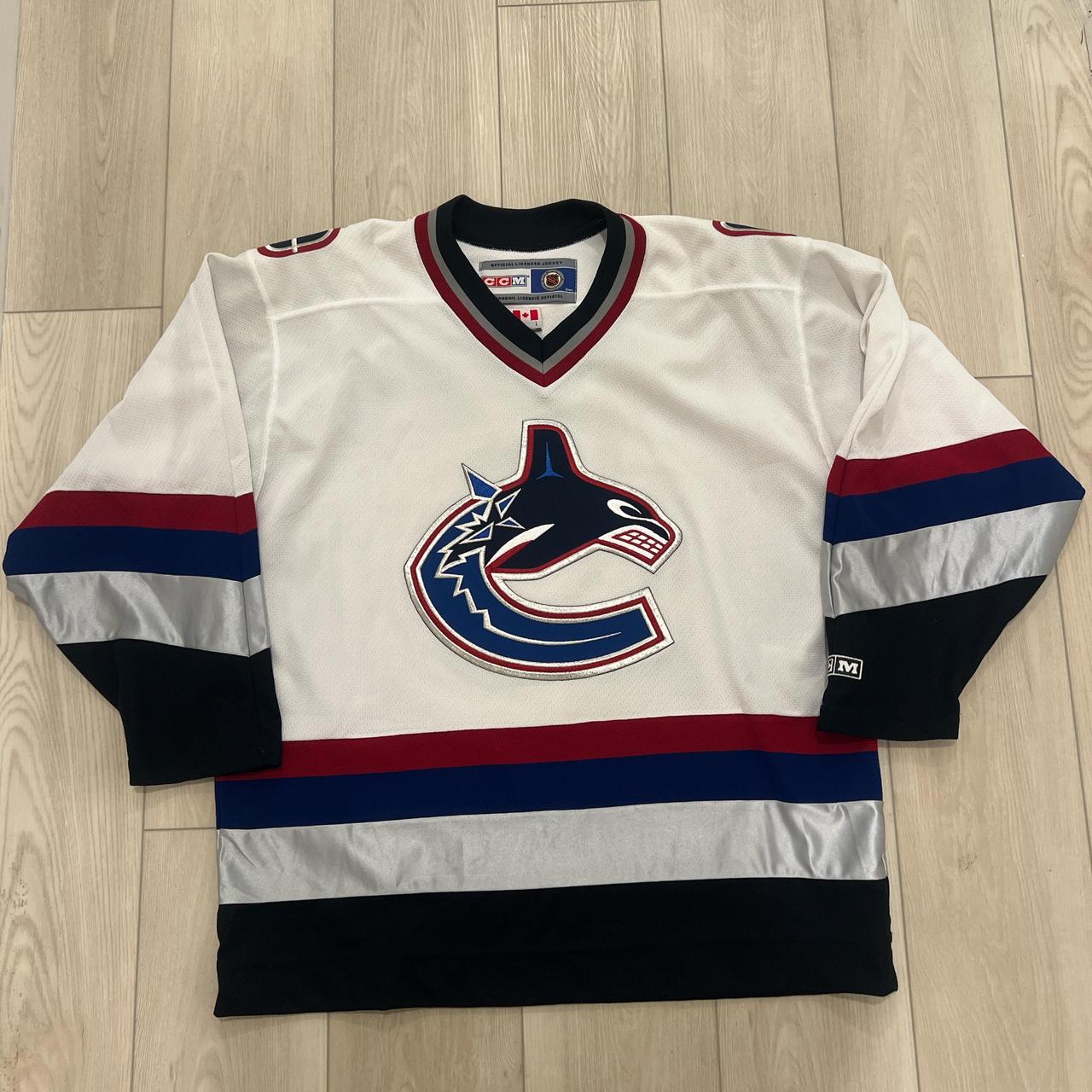 90s vintage Vancouver Canucks Jersey - Depop