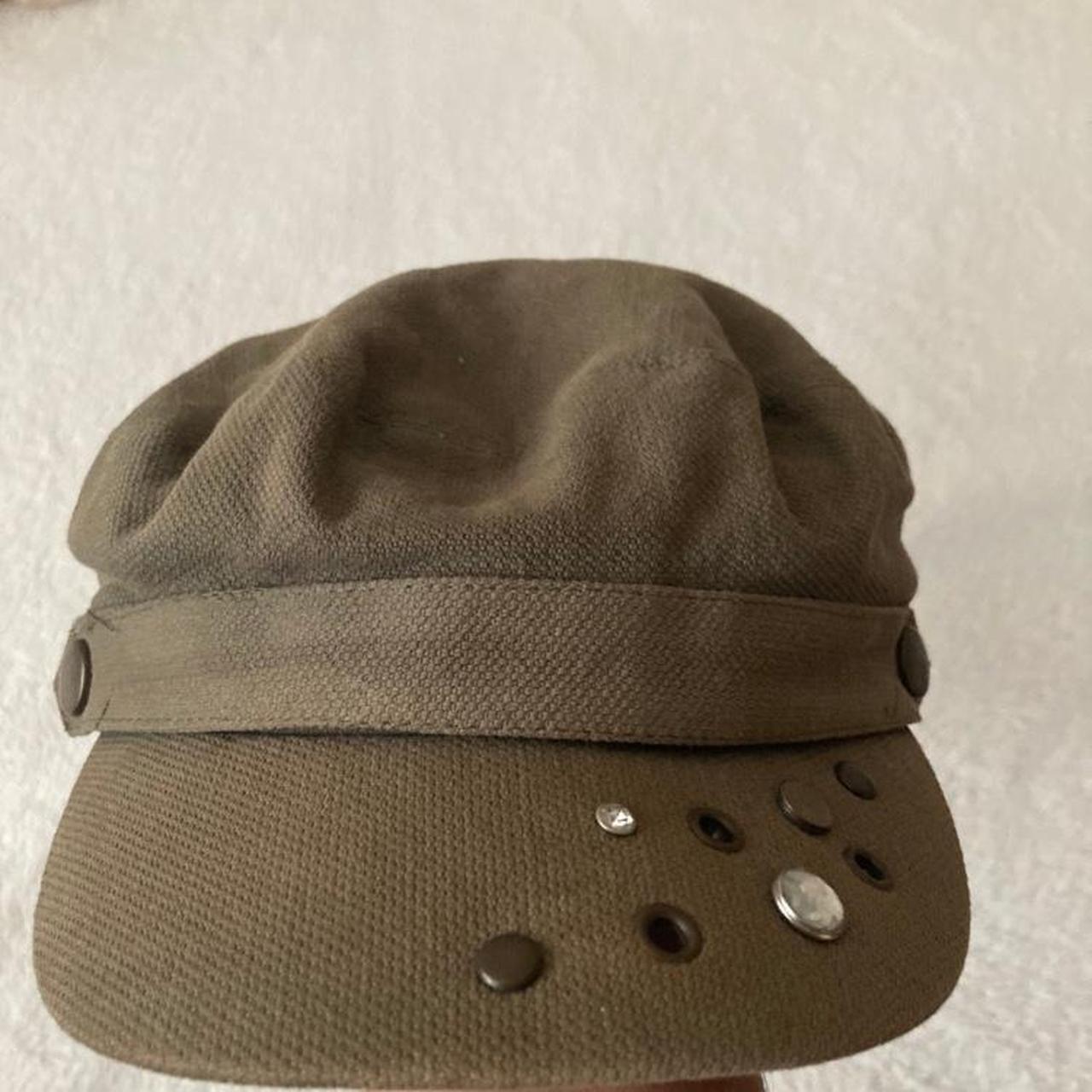 Super cute 2000’s vibe hat, it has some cute details... - Depop