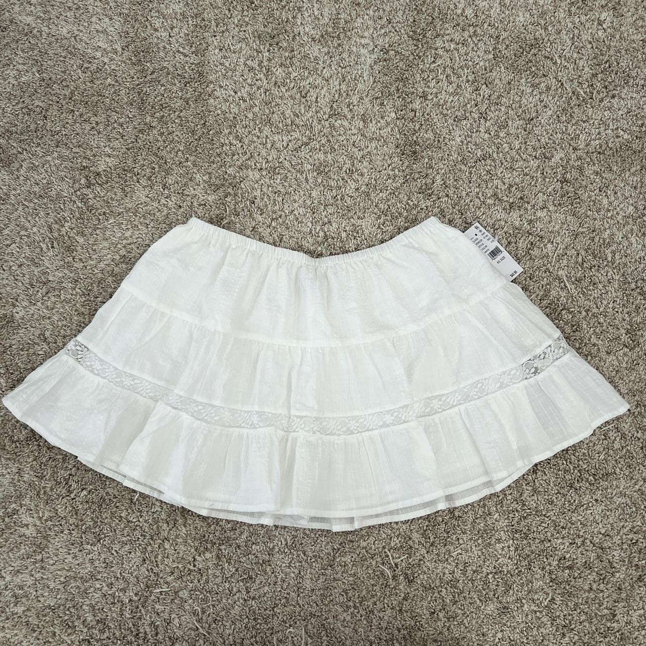 White ruffle skirt with lace details Size XS Tags... - Depop