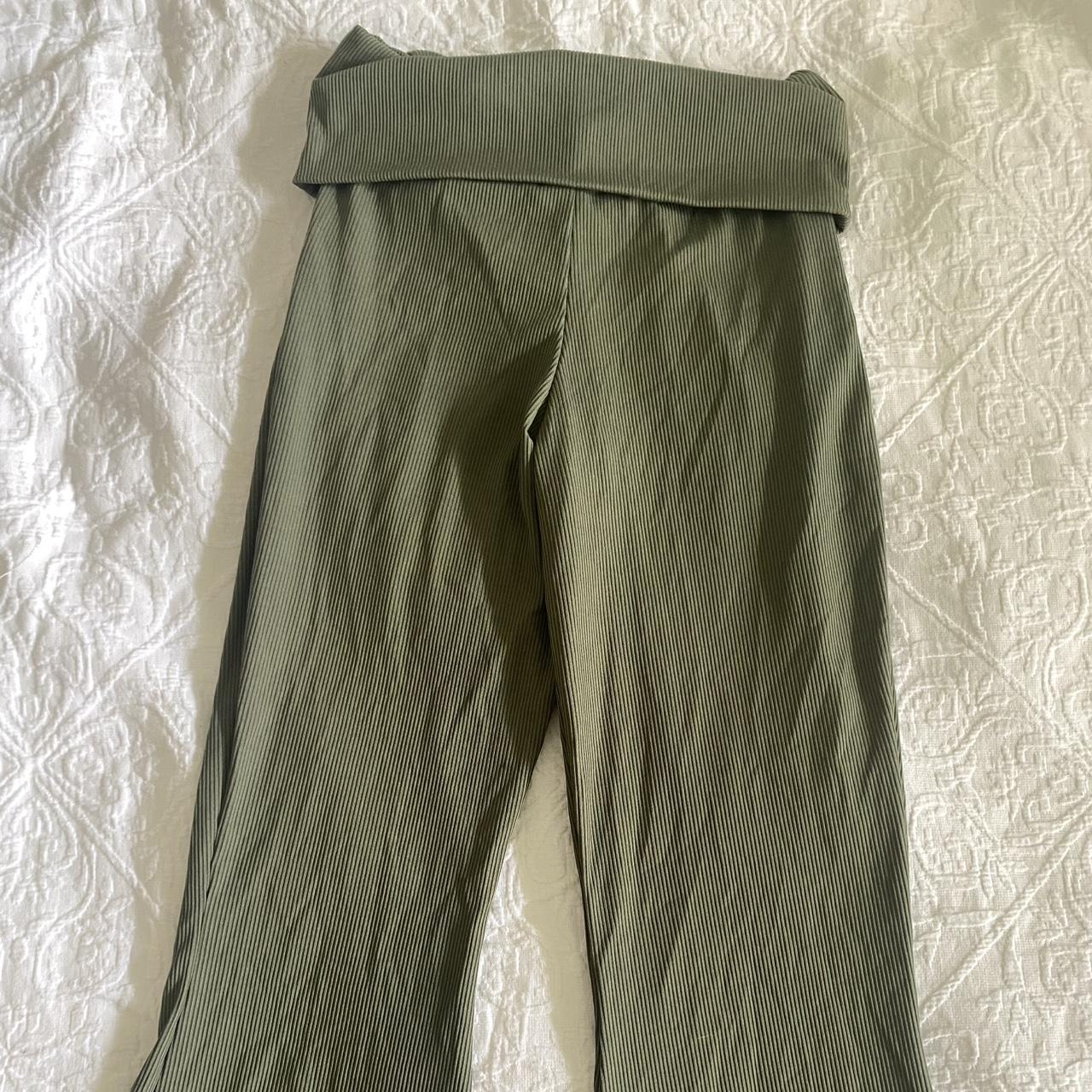 Green ribbed yoga pants #yogapants - Depop