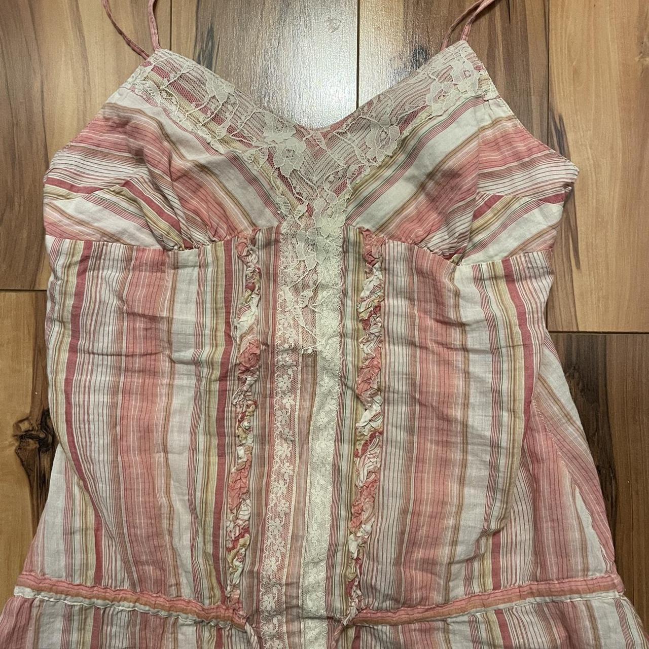 adorable vintage lee tank top!! labeled a medium but... - Depop