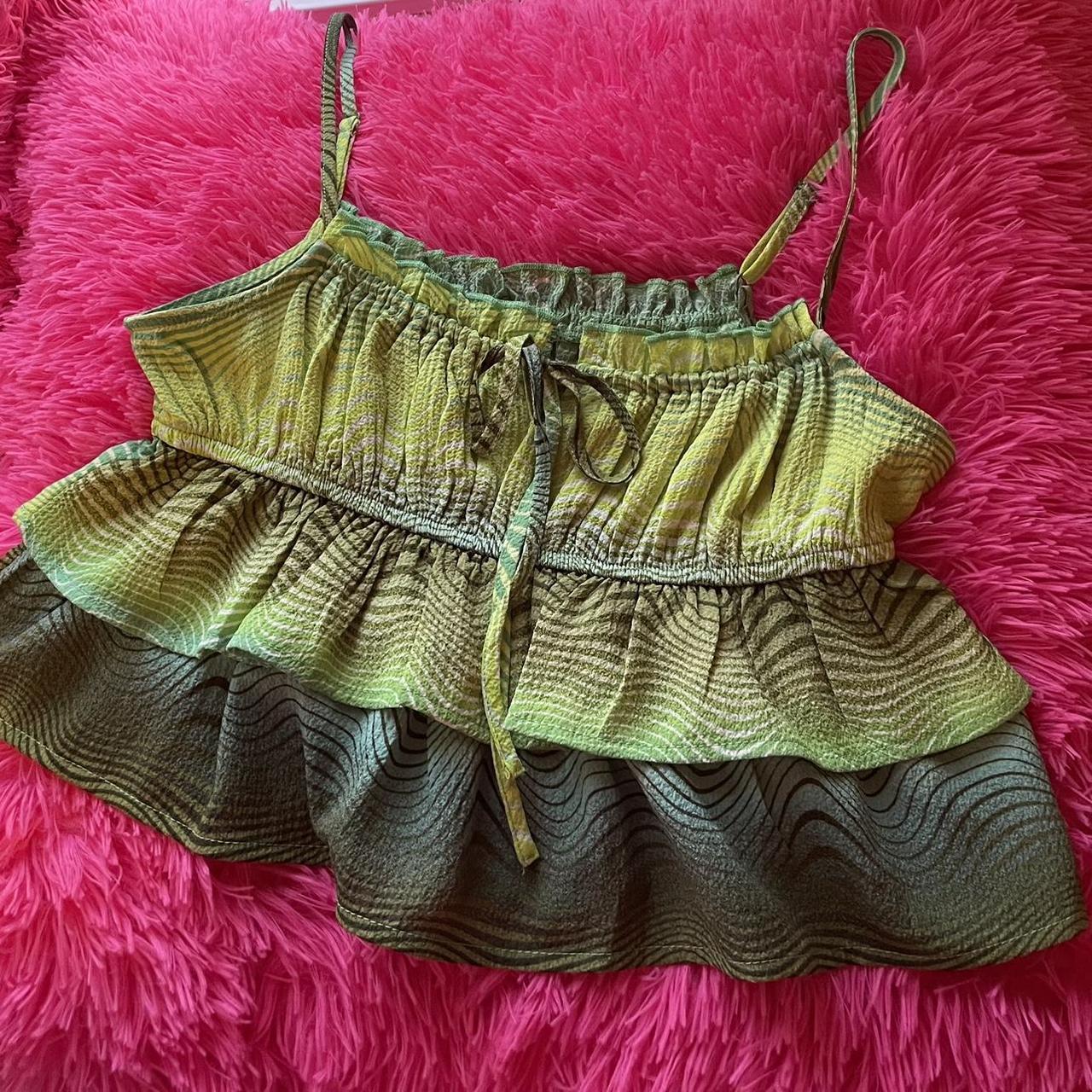 the prettiest green flowy summer top!! so flattering... - Depop