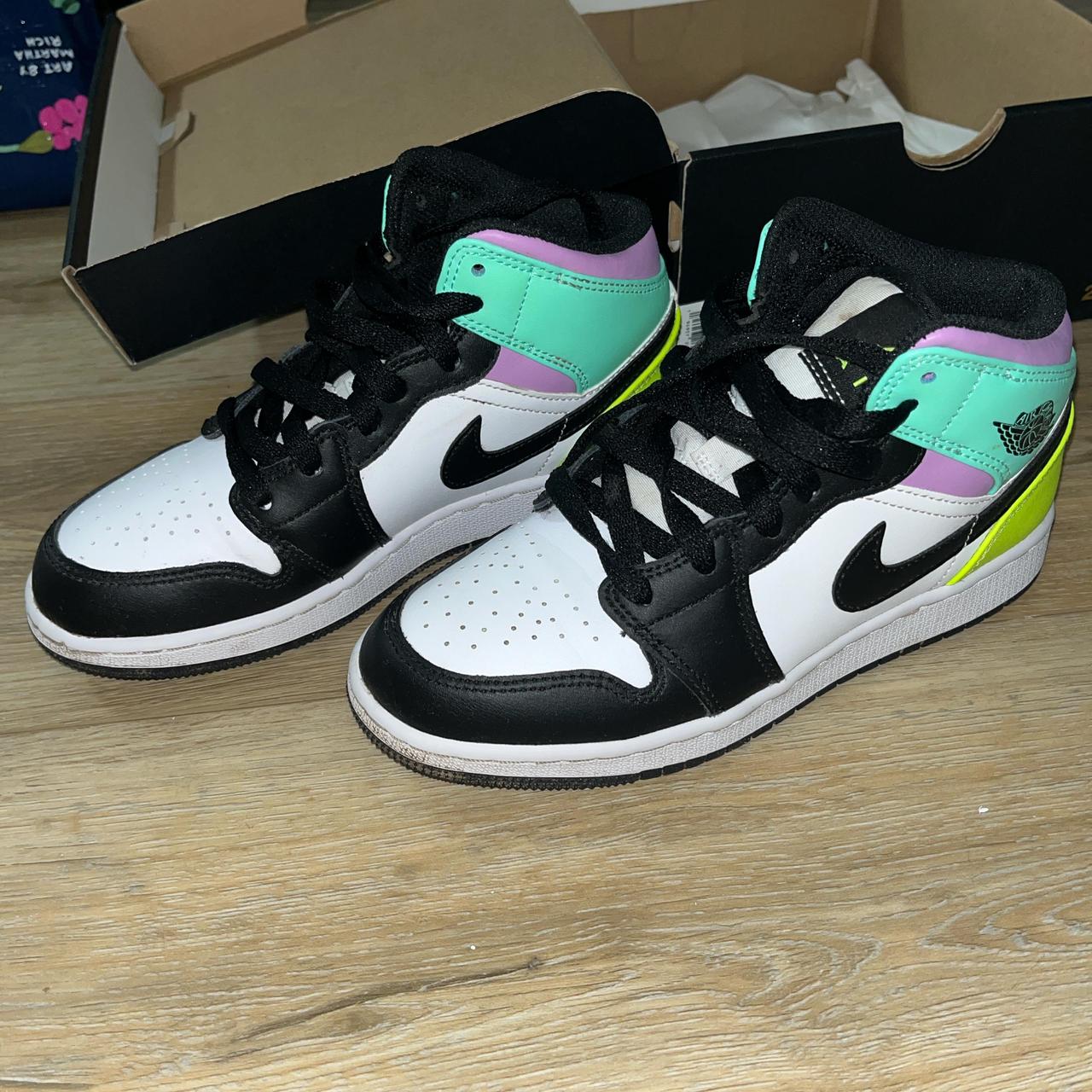 nike air jordan 1 mids only worn a few times & i... - Depop