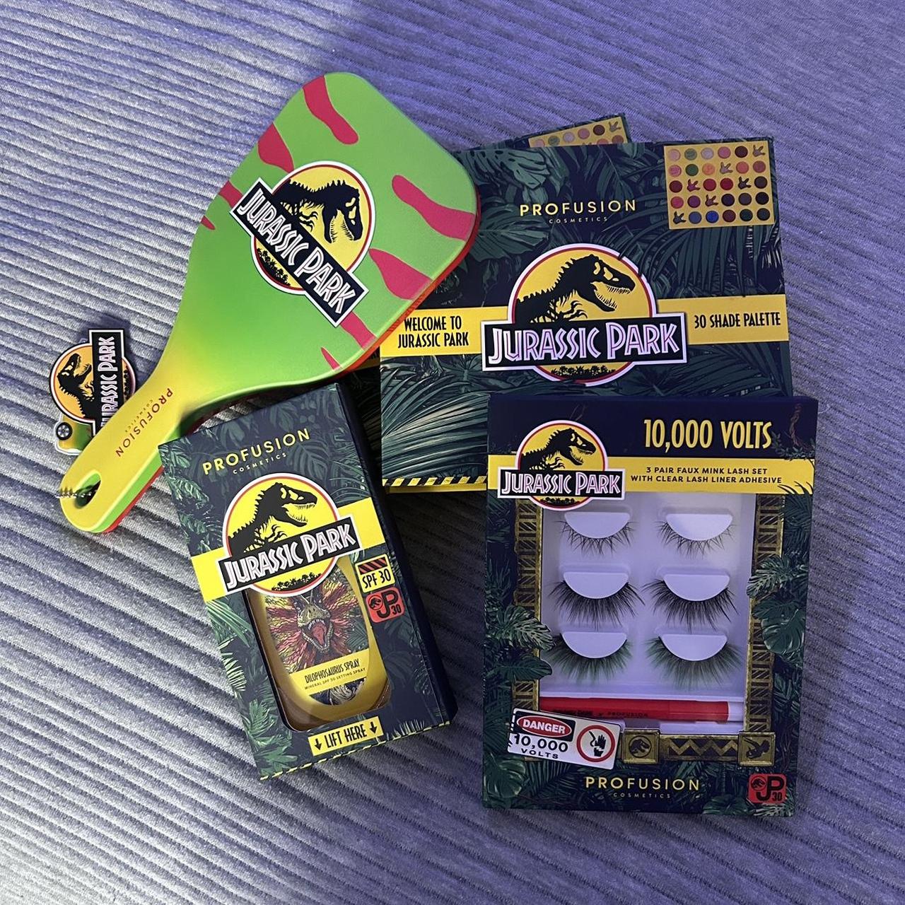 new unopened jurassic park make up set - Depop