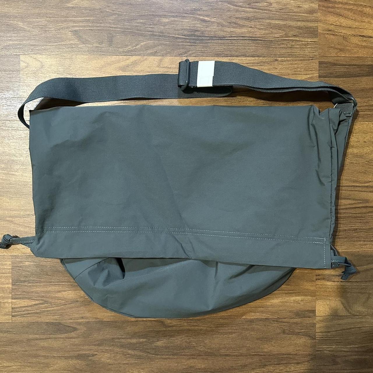Uniqlo U Drawstring Shoulder Bag #uniqlo #uniqlou - Depop