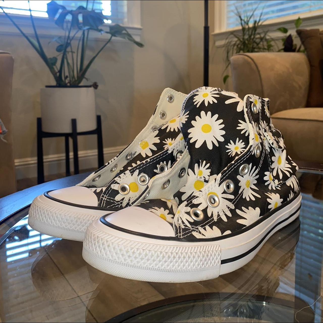 converse all stars with daisy pattern (no laces) - Depop