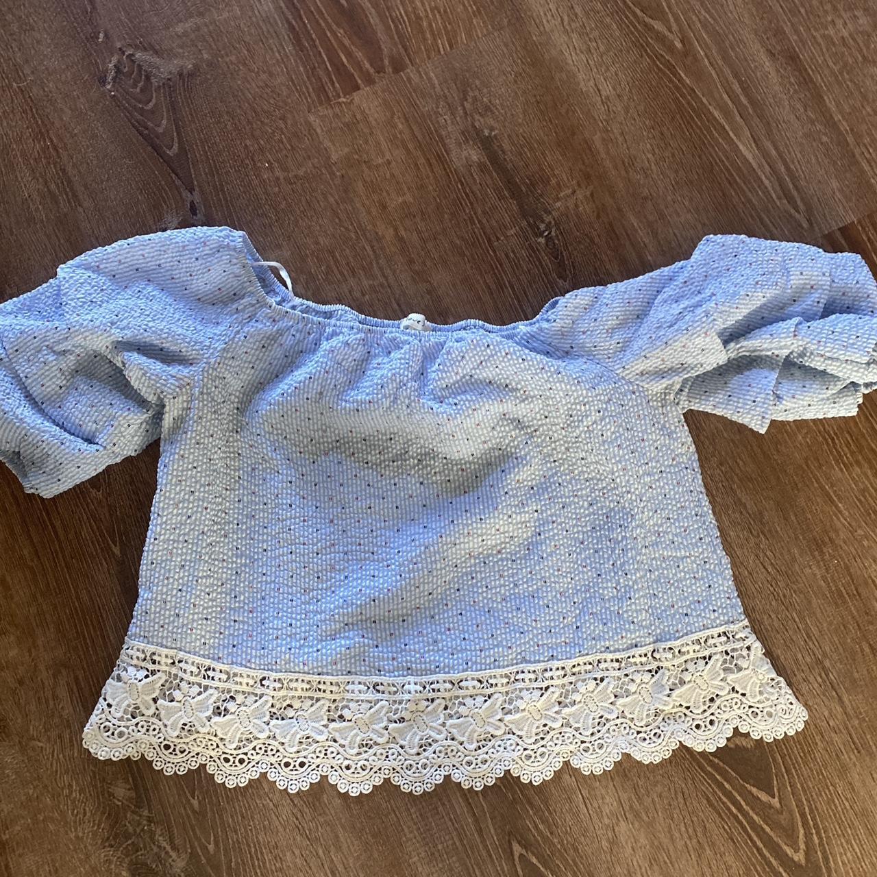 cute little top small butterflies on it. - Depop