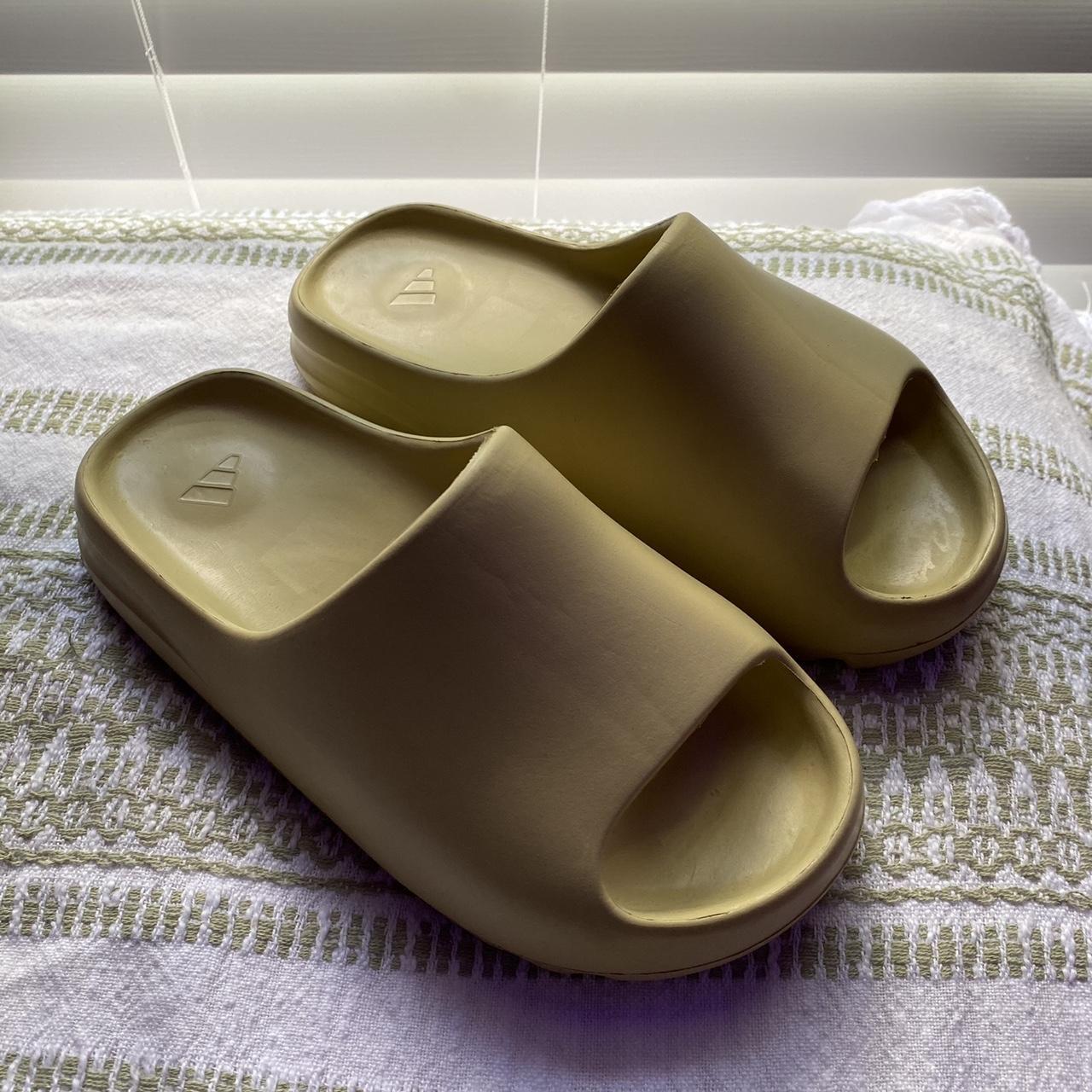 Yeezy Women's Cream Slides | Depop