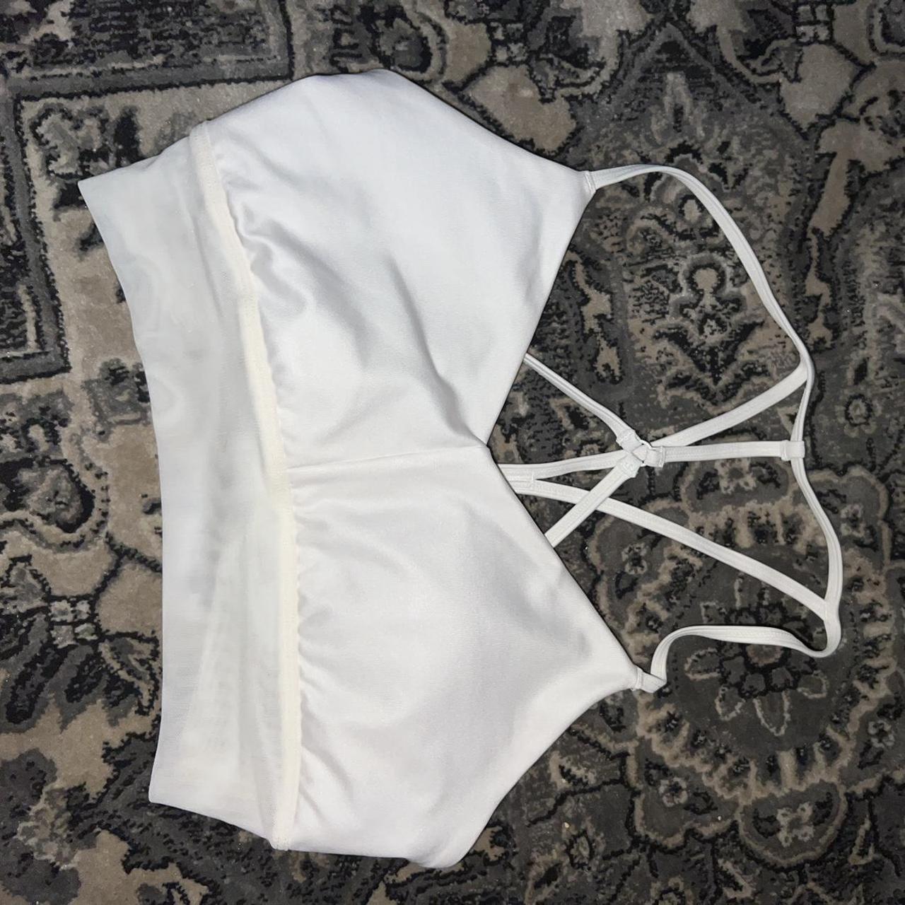White Alo Yoga Sport bra - Depop