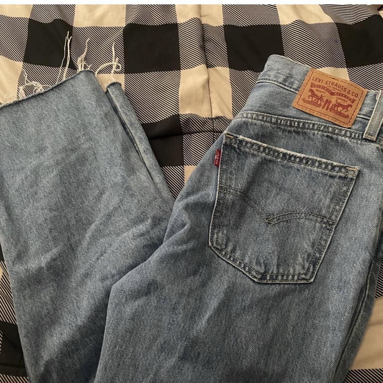 Levi's Low Pro Straight Jeans 🩵 cut to fit people... - Depop