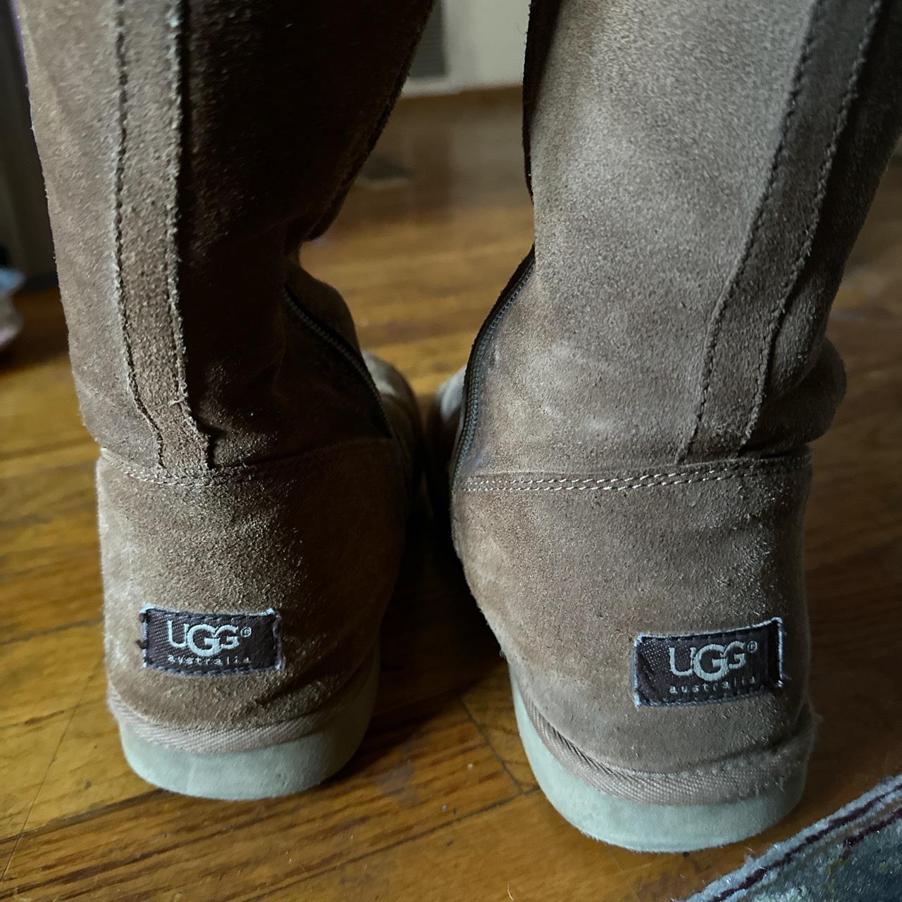 Ugg boots Shipping $10 because of size of package - Depop