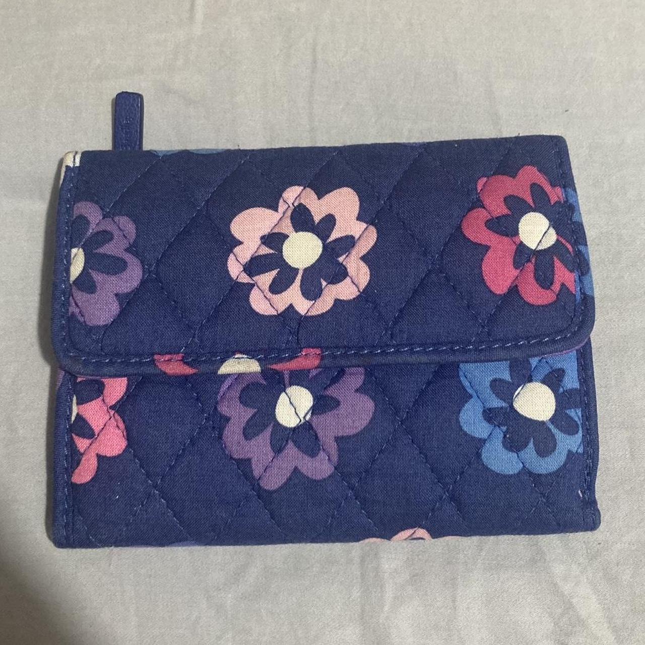 Vera Bradley wallet 🌷 -fits lots of cards! -in good... - Depop