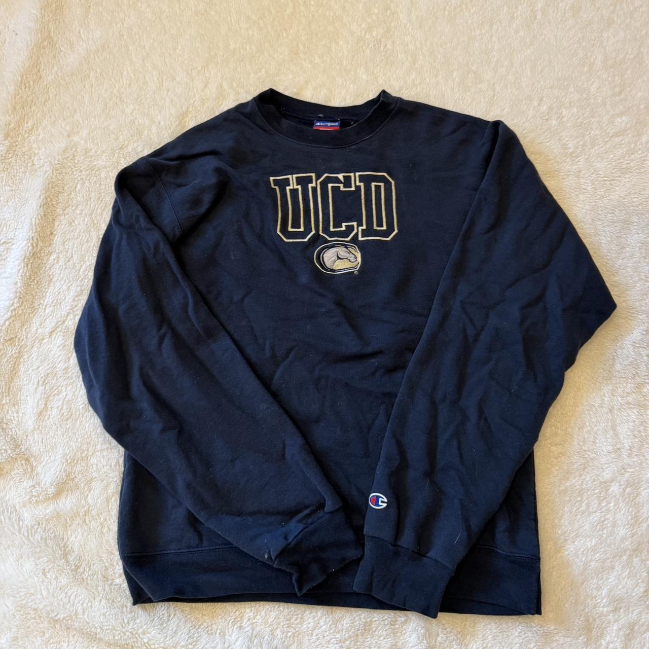 Champion UCD sweatshirt So comfy and soft Size M - Depop