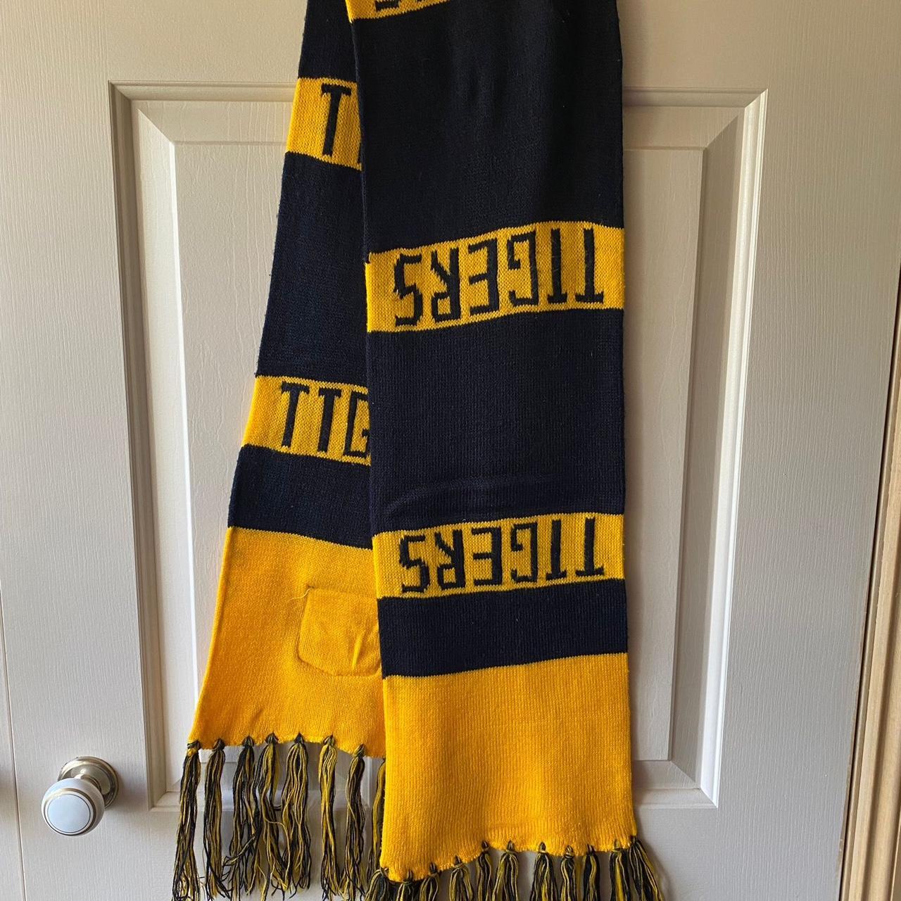 VINTAGE 1990’s AFL RICHMOND TIGERS SCARF 🐯 AS... - Depop