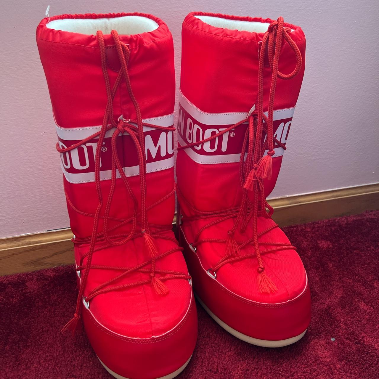 Red Moon Boots, worn twice I can send them with... - Depop