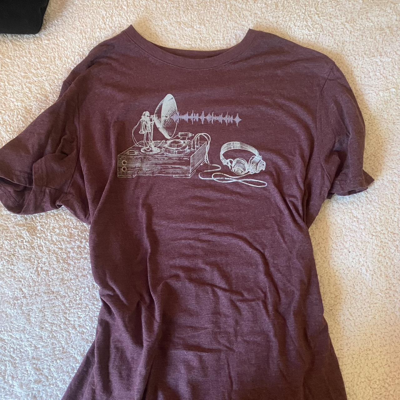 radio frequency shirt #bananarepublic #redshirt #radio - Depop