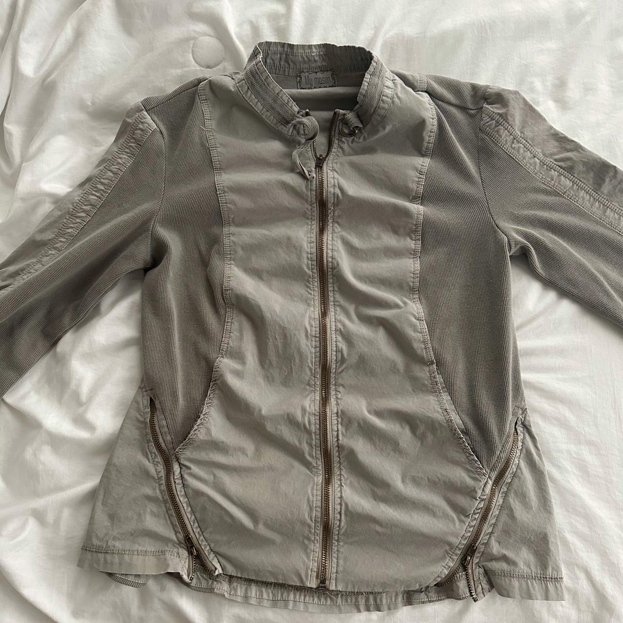 y2k grey zip up! this jacket is super cute and can... - Depop