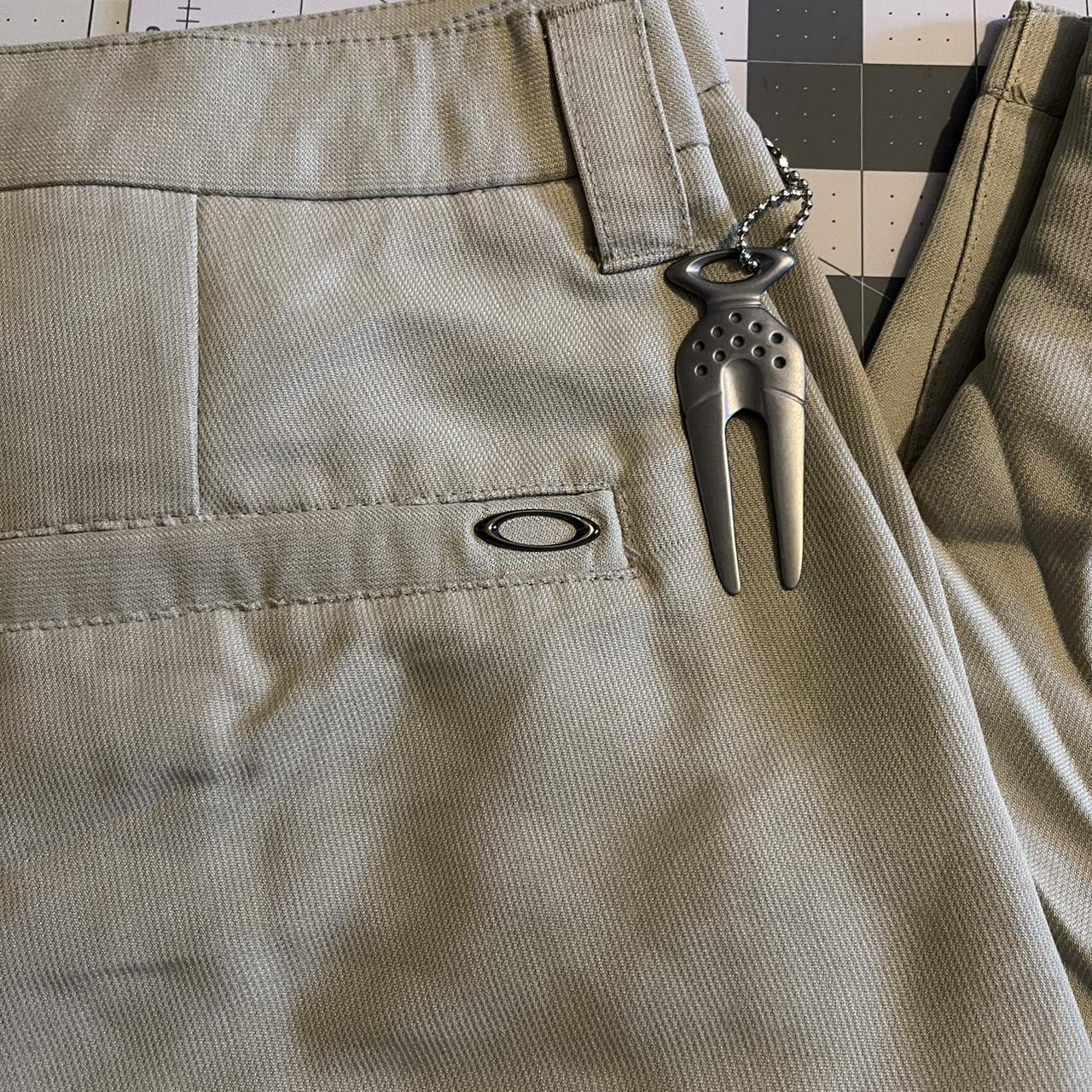 Oakley Men’s khaki golf pants, size 34x32 - Depop