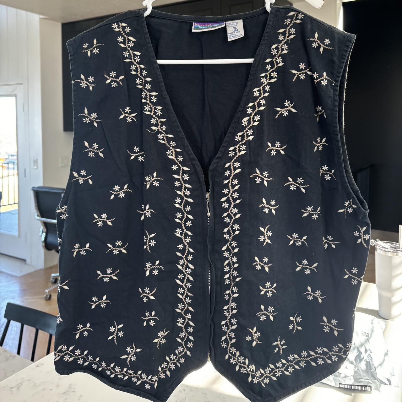 Beautiful embroidered flower vest - Depop
