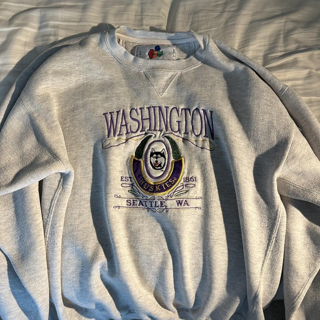 university of washington sweatshirt 🟣 size medium... - Depop