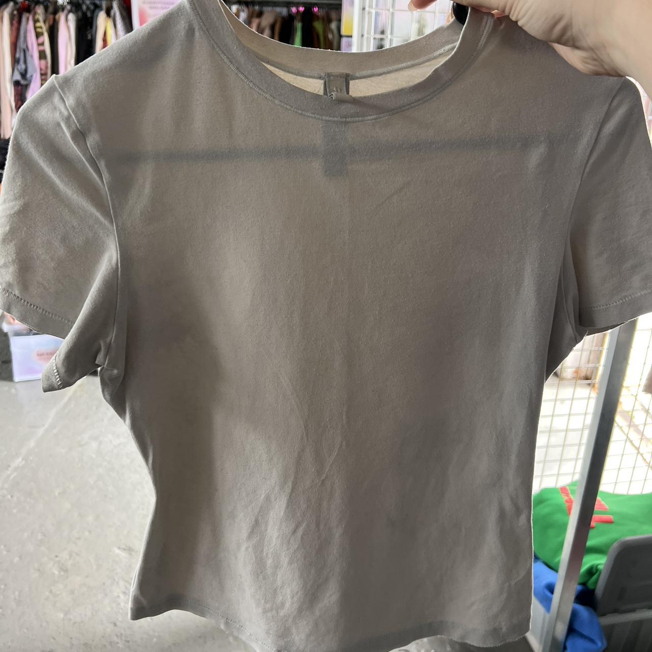 Skims Tee - Depop