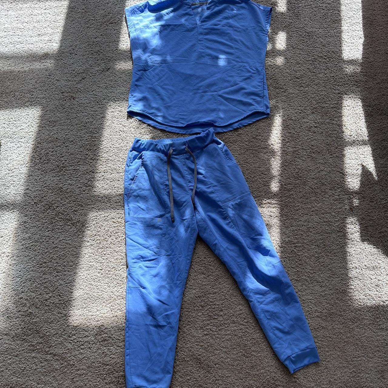 Carolina blue fabletics scrubs size small - Depop