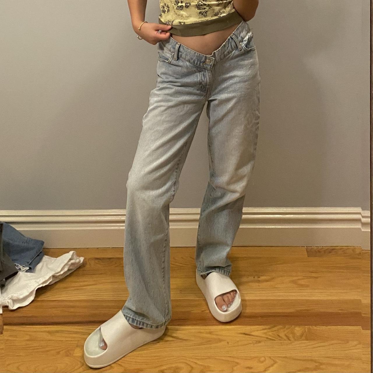 REVICE v-cut low rise jeans would be SO flattering... - Depop