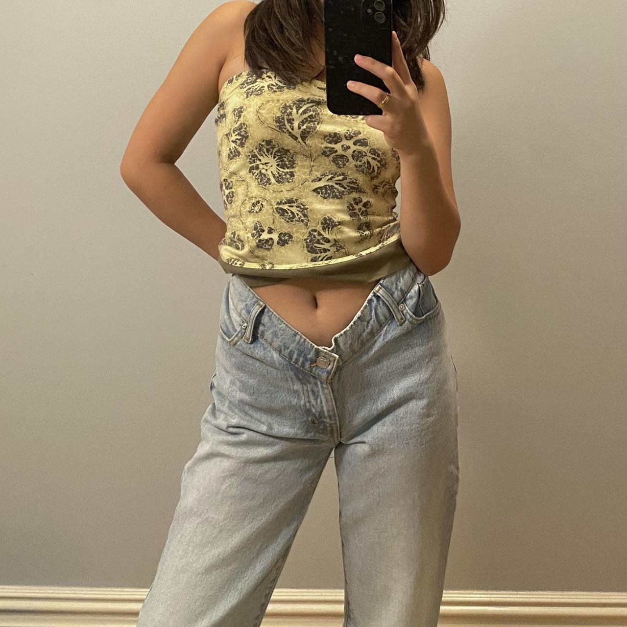 REVICE v-cut low rise jeans would be SO flattering... - Depop