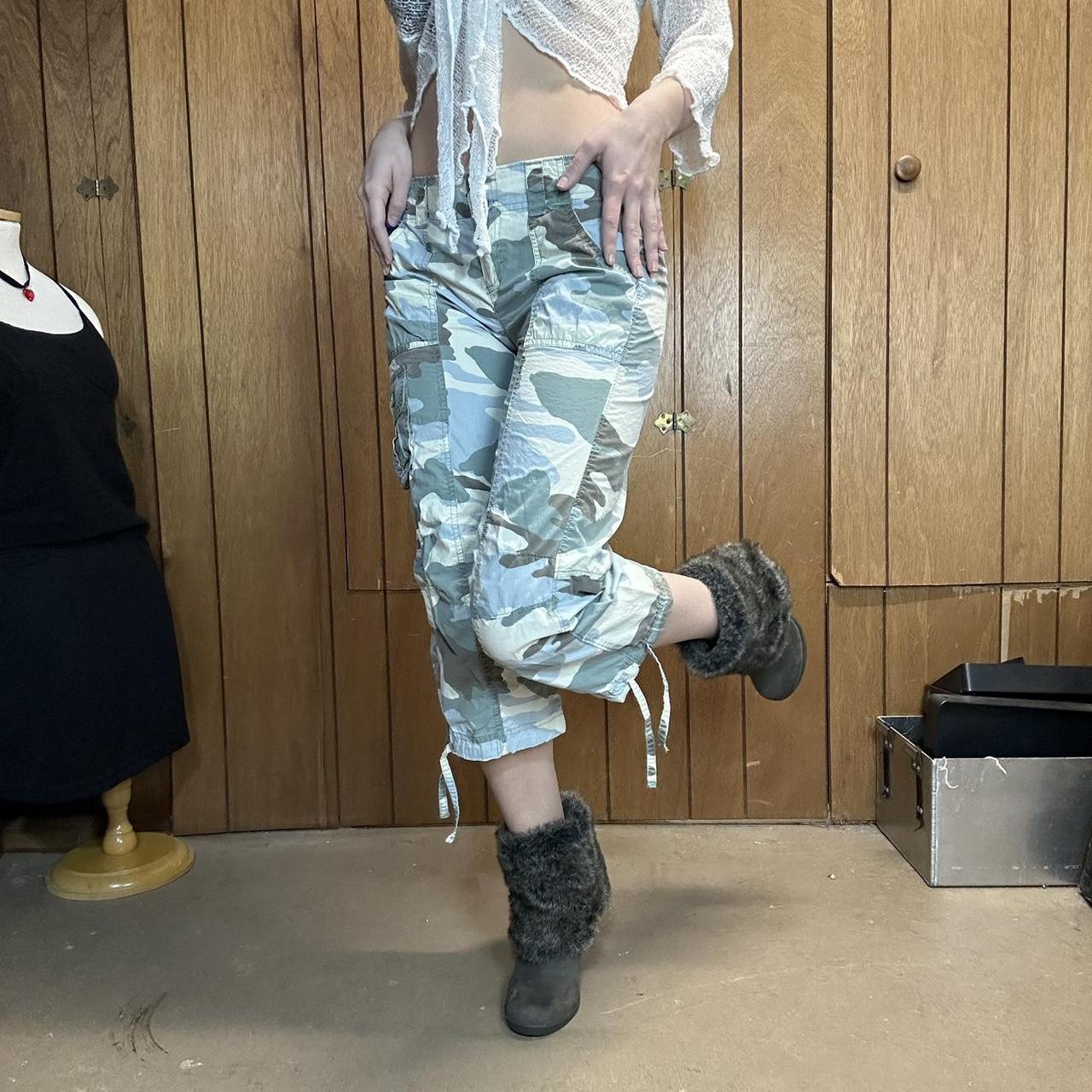 y2k gap cargo capris 2000’s camo gap capris -... | Depop