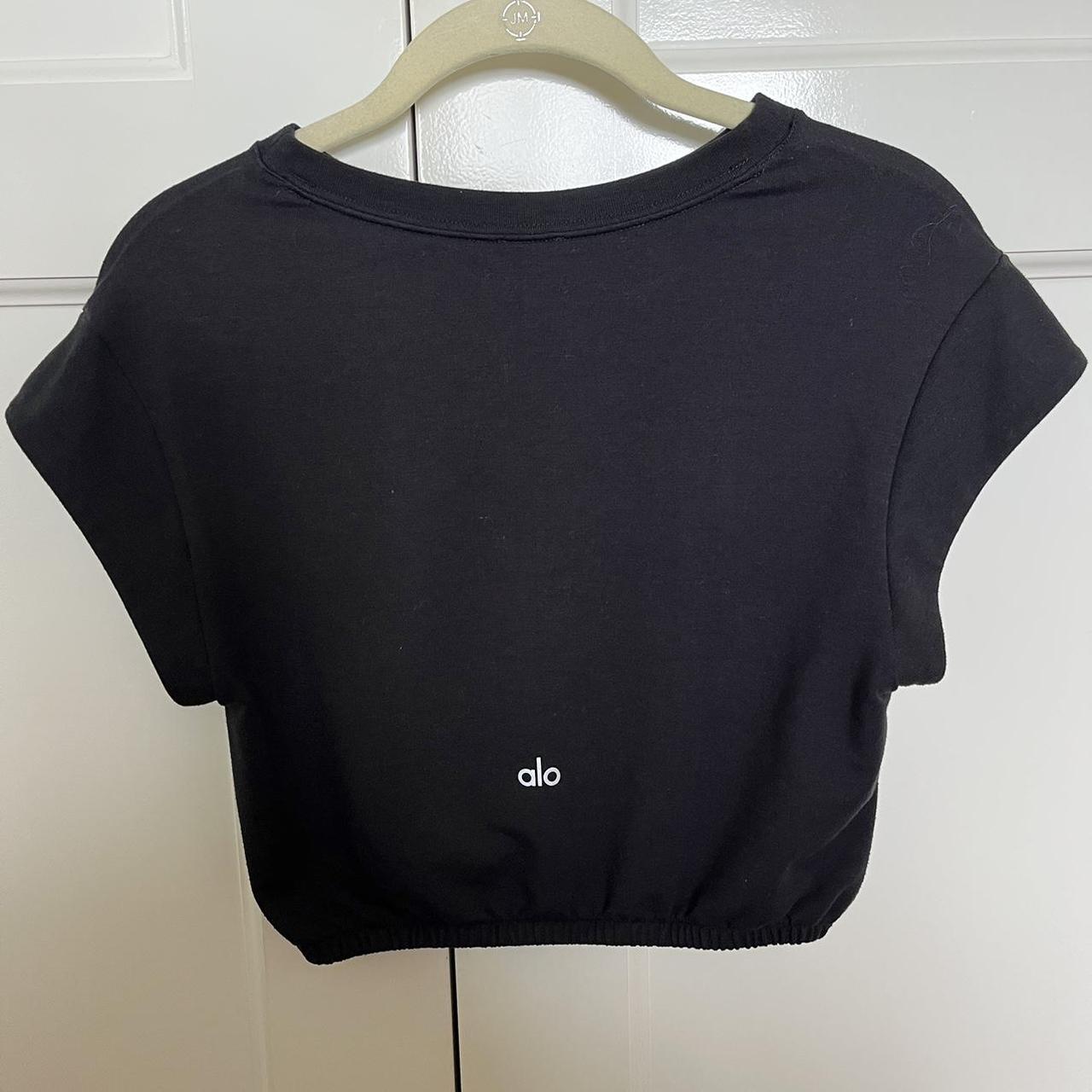 Alo Yoga Women's T-shirt | Depop