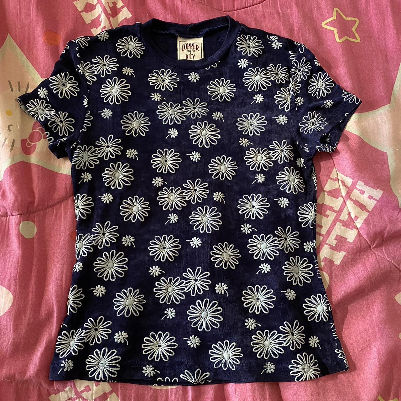 Vintage Blue Daisy Tee Size L but best fits a size... - Depop