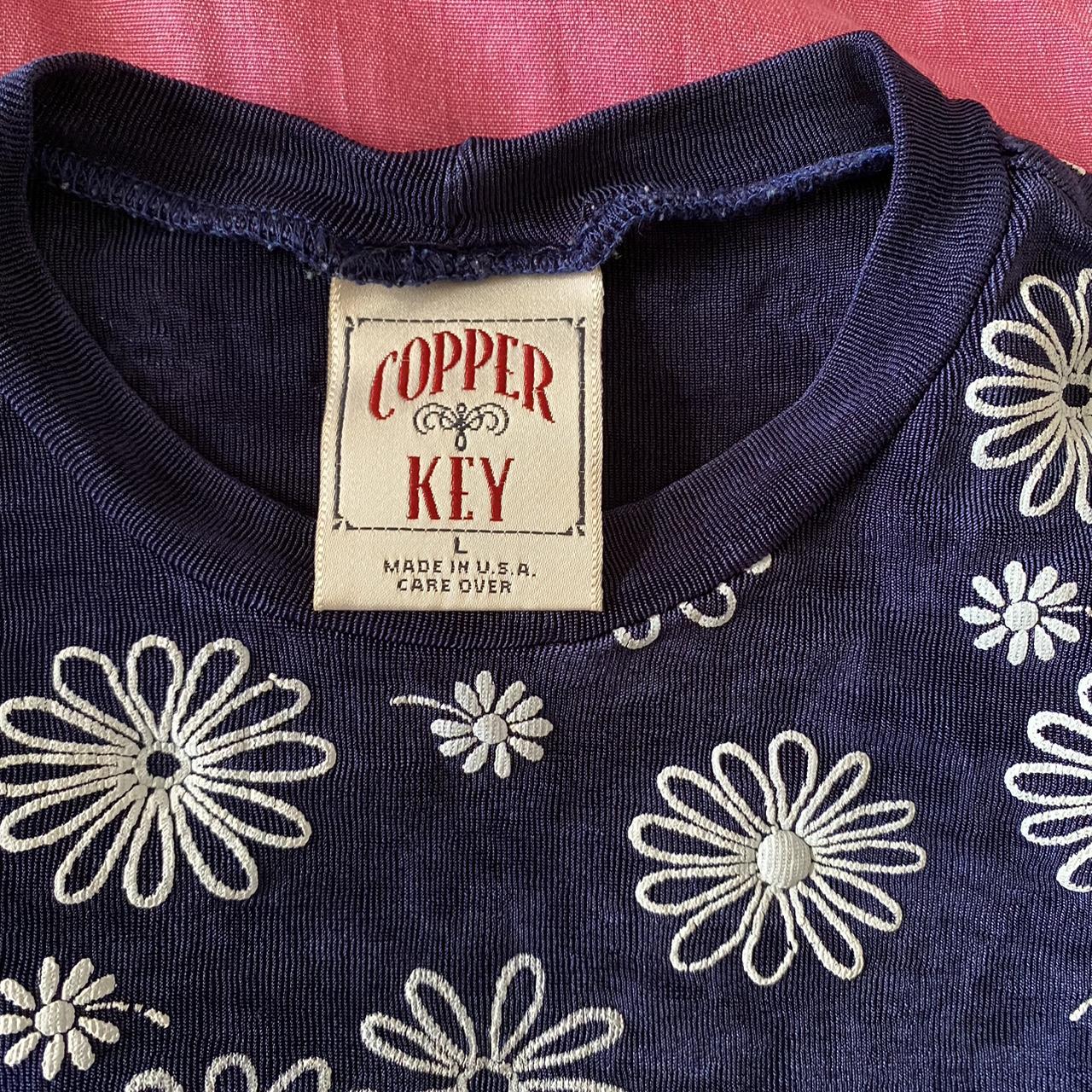 Vintage Blue Daisy Tee Size L but best fits a size... - Depop