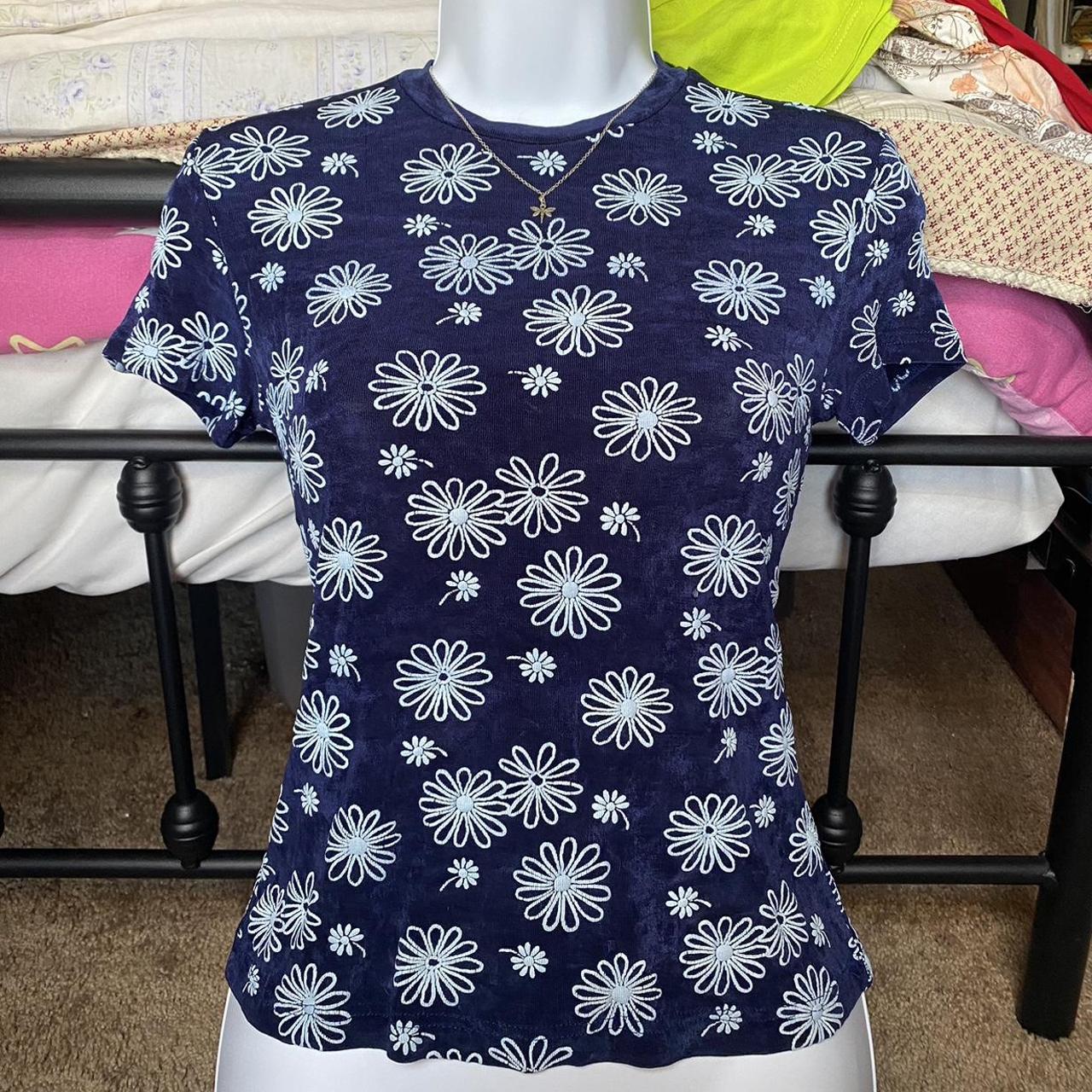 Vintage Blue Daisy Tee Size L but best fits a size... - Depop