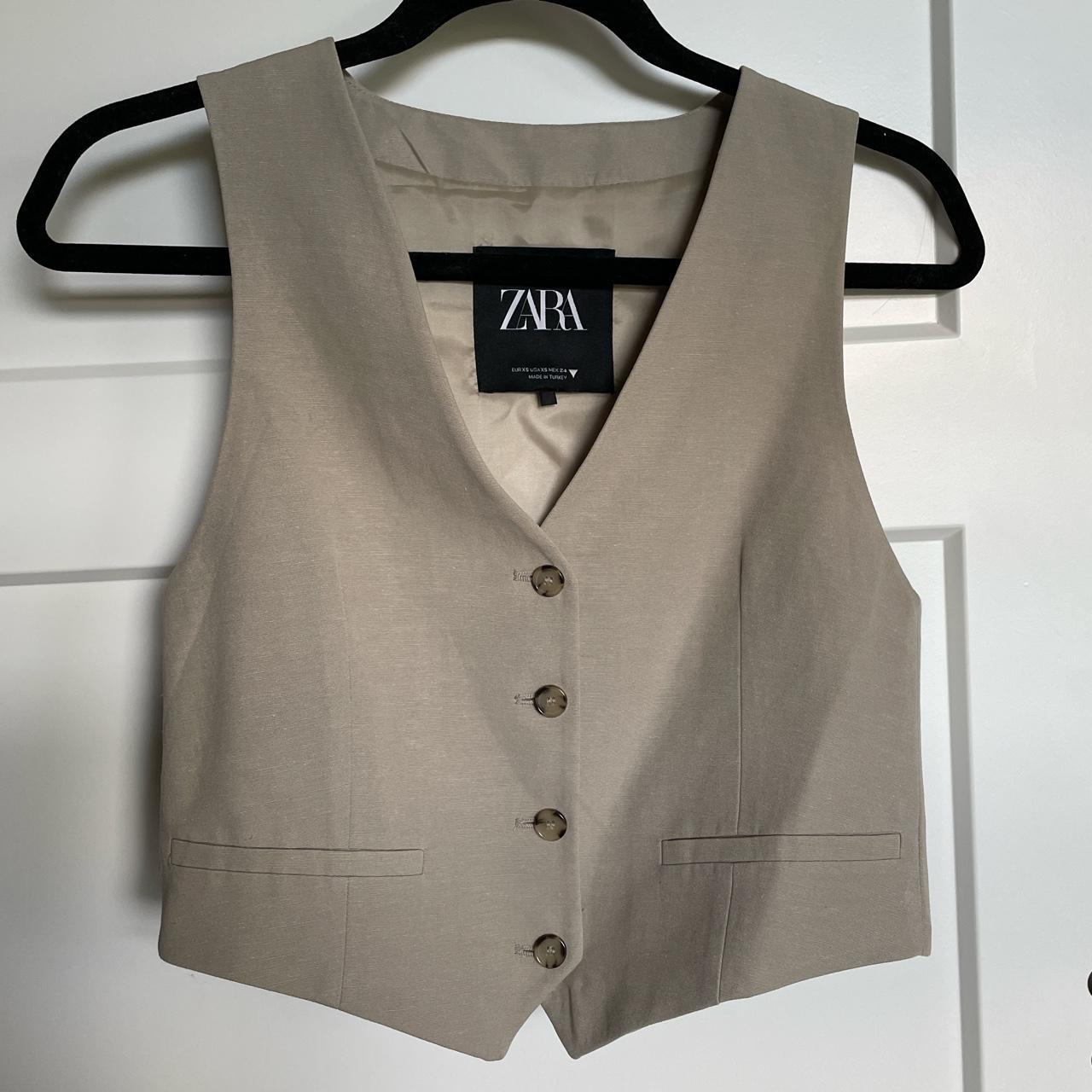 Zara vest top with faux pockets and a v neck. Size... - Depop