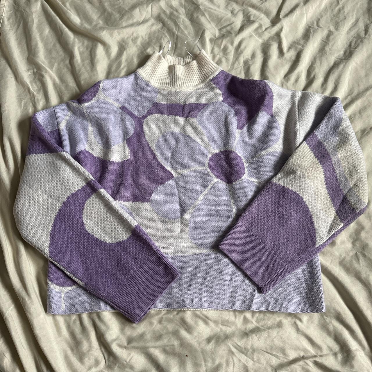 HM purple sweater flower pattern soft worn once Divided - Depop