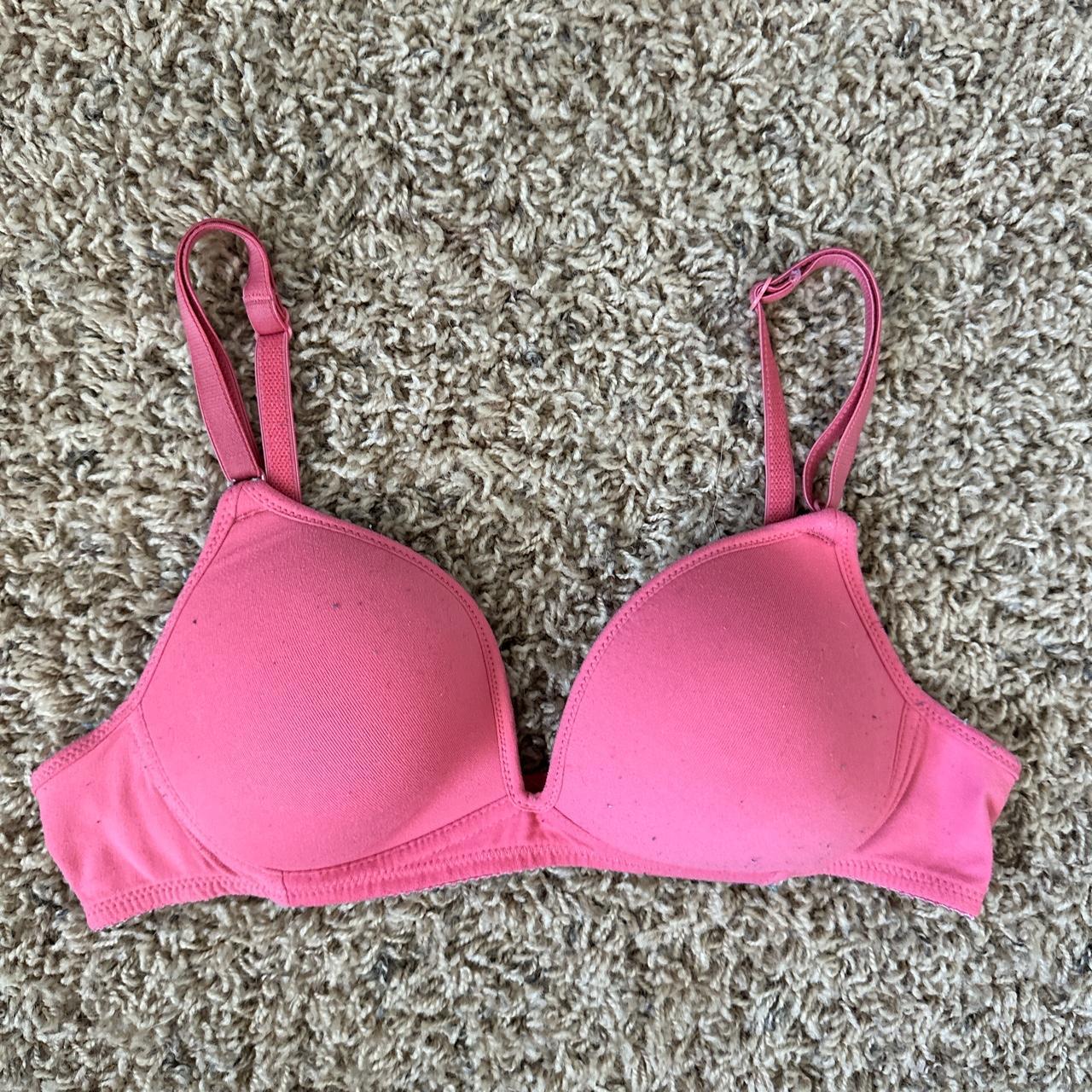 Vassarette bra worn a couple times padded... - Depop