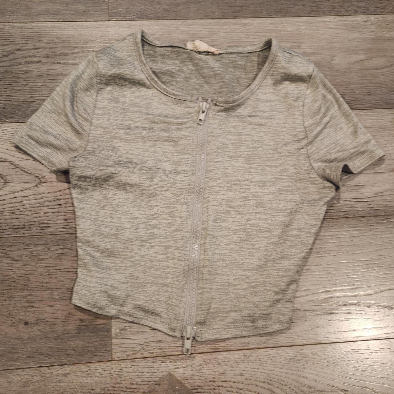 Front zip crop top tee - Depop