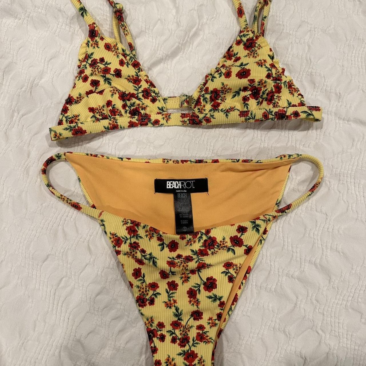 beach riot yellow bikini💛 only worn a few times top... - Depop
